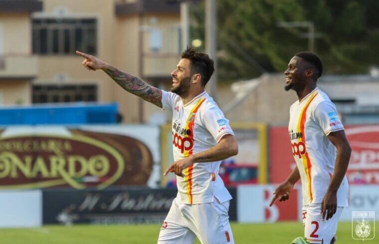 Catanzaro, Bombagi: “Grande annata, mi piacerebbe tornare alla Torres”