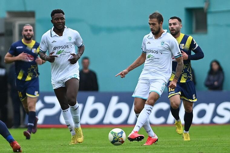 Serie C | Carrarese-Olbia 1-0, un autorete beffa i galluresi al 90′