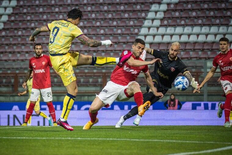 Cagliari, quarto posto nel mirino: numeri e precedenti contro il Palermo