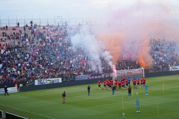 Cagliari, allenamento all’Unipol Domus davanti a 2.500 tifosi