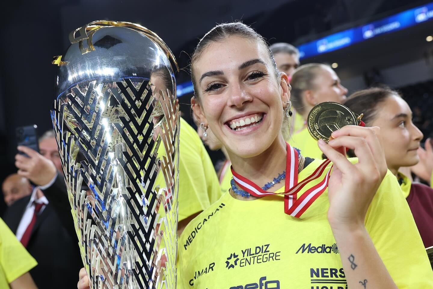 Volley, per Alessia Orro subito un trofeo: al Fenerbahce la Supercoppa ...